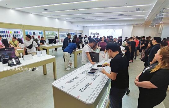 iStudio Plus: iPhone 16 Sizzled at the Grand Midnight Opening in ...